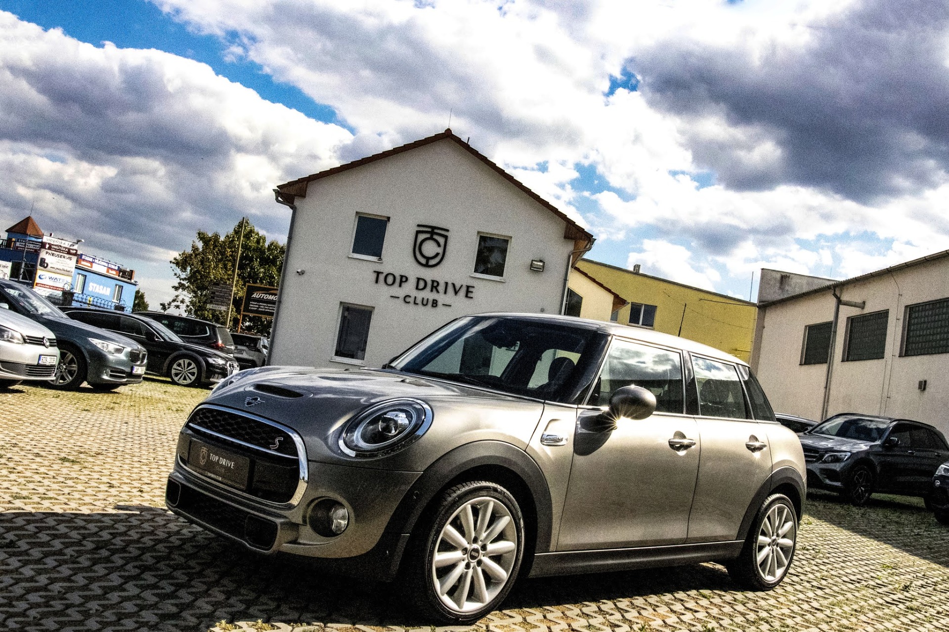 Mini svět - prodej nových i zánovních vozů Mini Cooper